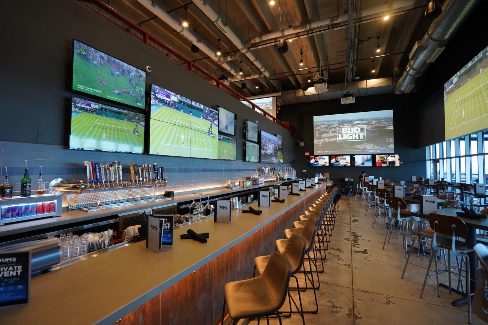 Restaurant Sound System Installation | Crunchy Tech