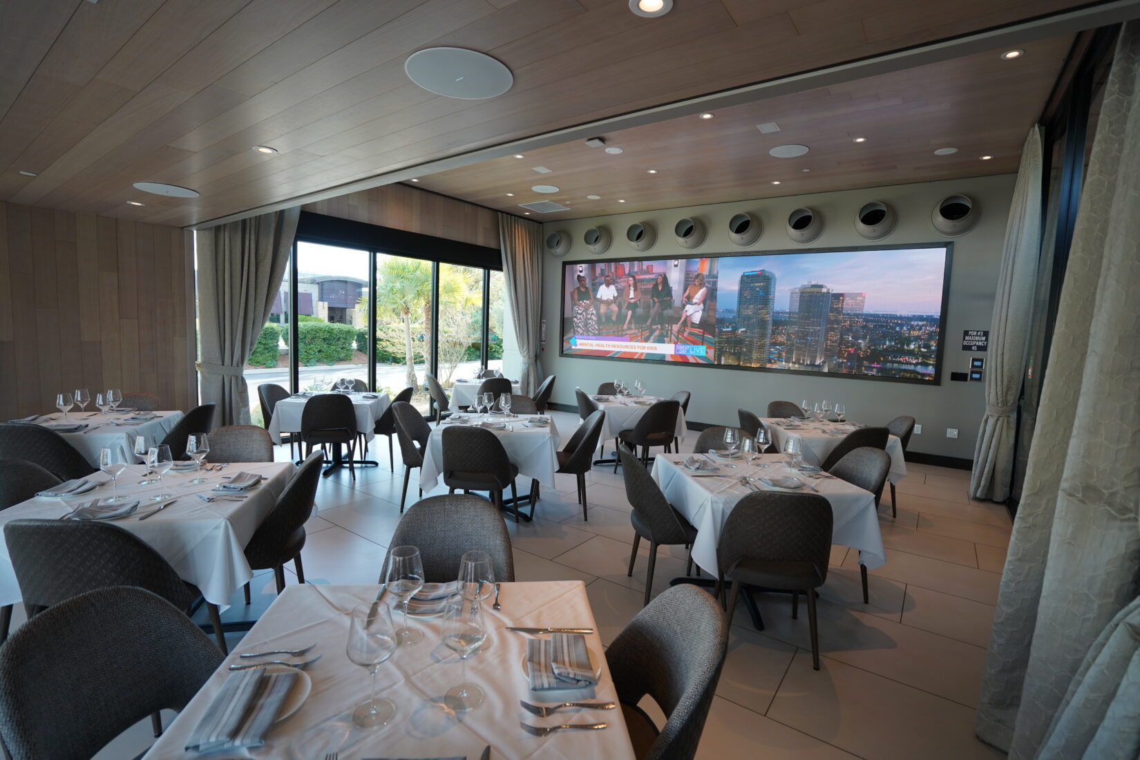 Restaurant Sound System Installation | Crunchy Tech